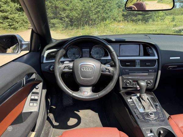 White Audi S5 2010 in Vilnius, with an engine capacity of 3.00 L and mileage of 294 thousand km for 8900 €, photo 10 on AUTOMOTO.COM.LV