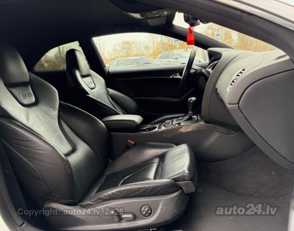 White Audi S5 2009 in Tartu, with an engine capacity of 4.20 L and mileage of 330 thousand km for 8990 €, photo 11 on AUTOMOTO.COM.LV