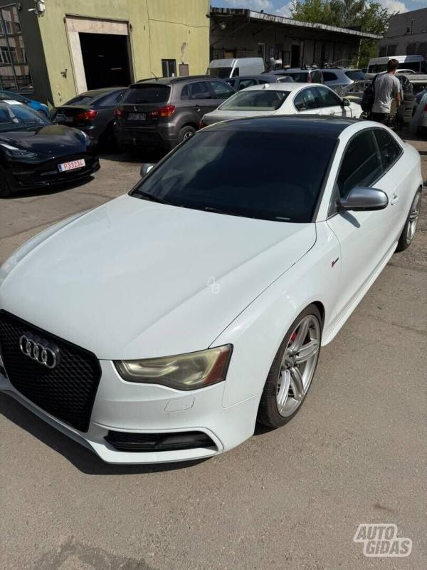 Audi S5 2012 Viļņa vietnē Balts Audi S5 2012 Viļņa, ar dzinēja tilpumu 3.00 L un nobraukumu 339 tūkst. km par 8999 €, foto 3 vietnē AUTOMOTO.COM.LV