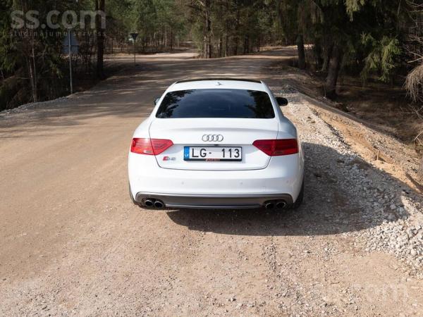 White Audi S5 2016 in Daugavpils, with an engine capacity of 3.00 L and mileage of 230 thousand km for 16500 €, photo 7 on AUTOMOTO.COM.LV