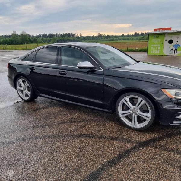 Black Audi S6 2013 in Vilnius, with an engine capacity of 3.99 L and mileage of 185 thousand km for 16500 €, photo 3 on AUTOMOTO.COM.LV