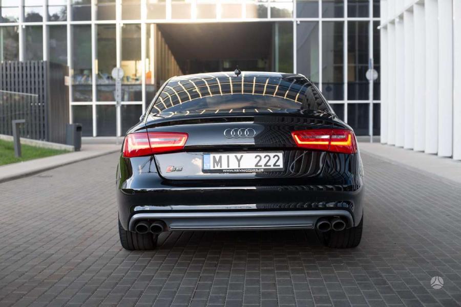 Black Audi S6 2013 in Vilnius, with an engine capacity of 3.99 L and mileage of 185 thousand km for 16500 €, photo 2 on AUTOMOTO.COM.LV