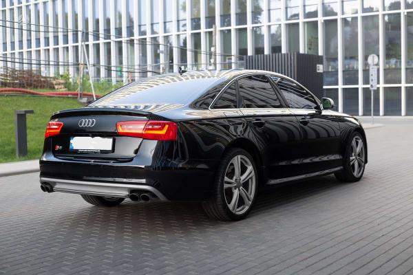 Melns Audi S6 2013 Viļņa, ar dzinēja tilpumu 3.99 L un nobraukumu 186 tūkst. km par 16200 €, foto 3 vietnē AUTOMOTO.COM.LV