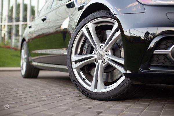 Melns Audi S6 2013 Viļņa, ar dzinēja tilpumu 3.99 L un nobraukumu 186 tūkst. km par 16200 €, foto 8 vietnē AUTOMOTO.COM.LV