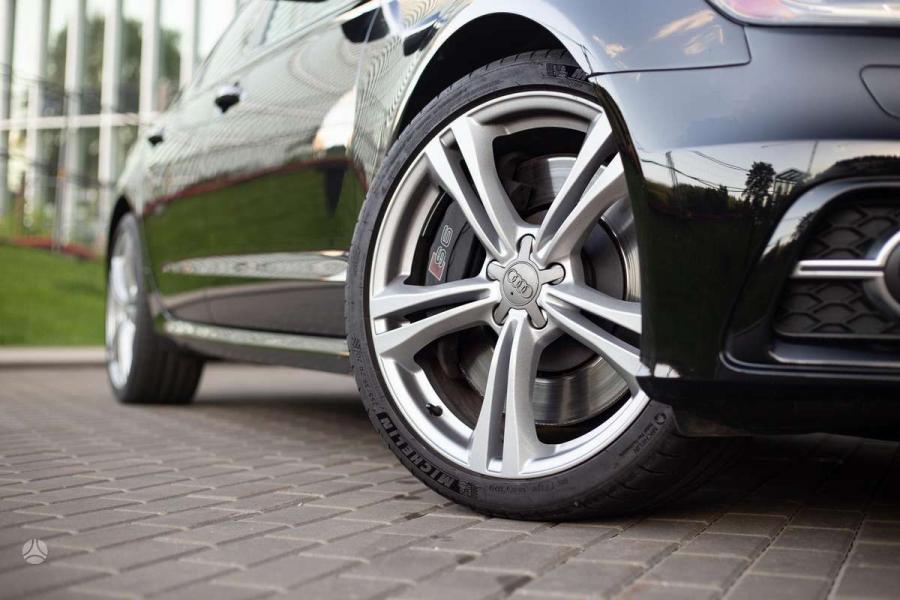Black Audi S6 2013 in Vilnius, with an engine capacity of 3.99 L and mileage of 186 thousand km for 16200 €, photo 9 on AUTOMOTO.COM.LV