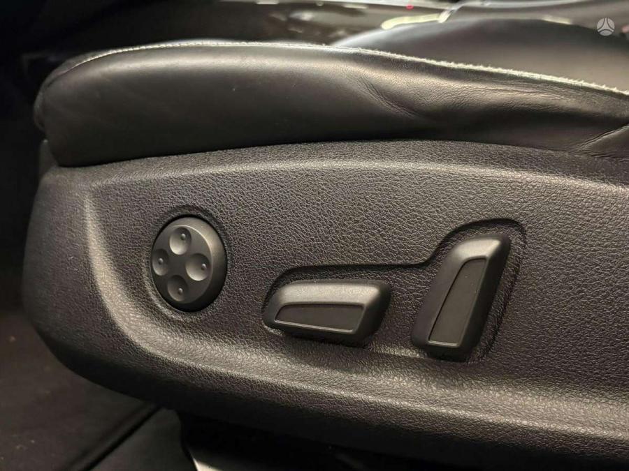Black Audi S6 2013 in Marijampole, with an engine capacity of 3.99 L and mileage of 200 thousand km for 17500 €, photo 31 on AUTOMOTO.COM.LV