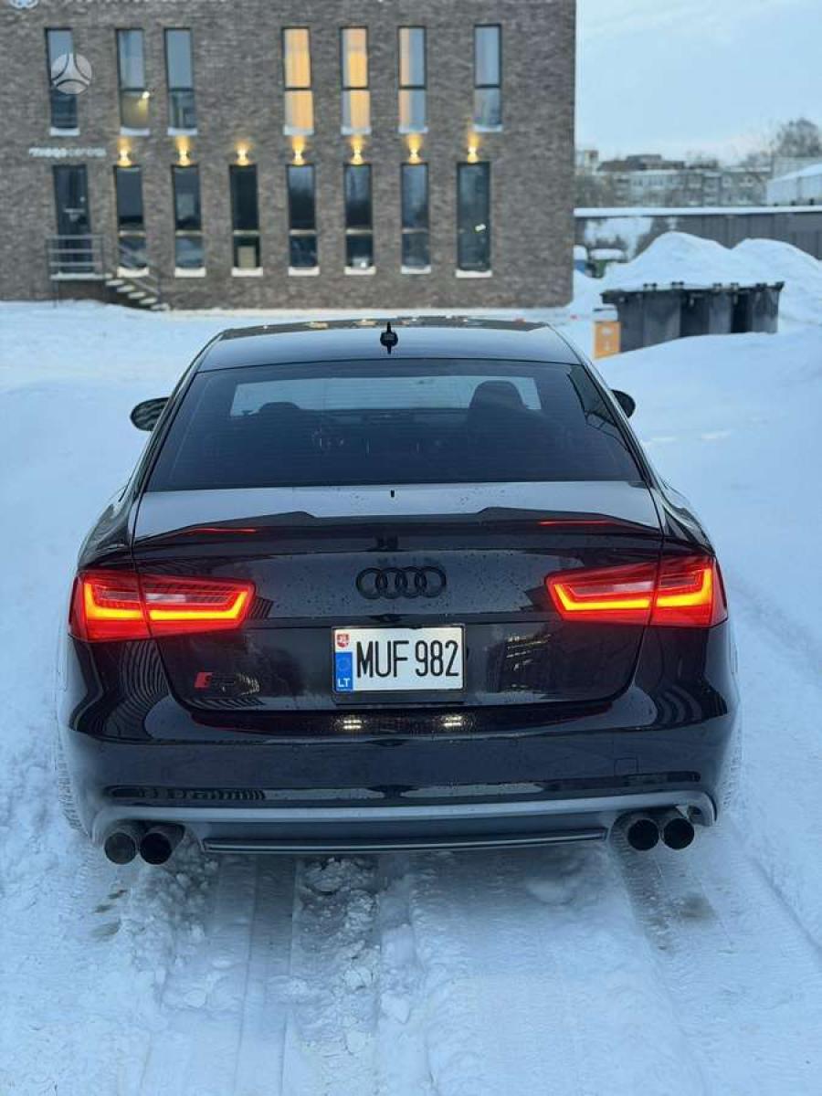 Melns Audi S6 2014 Viļņa, ar dzinēja tilpumu 3.99 L un nobraukumu 188 tūkst. km par 17500 €, foto 4 vietnē AUTOMOTO.COM.LV