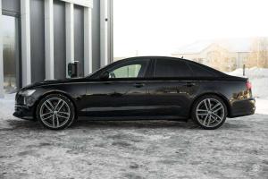 Black Audi S6 2016 in Vilnius, with an engine capacity of 3.99 L and mileage of 104 thousand km for 27500 €, photo 2 on AUTOMOTO.COM.LV