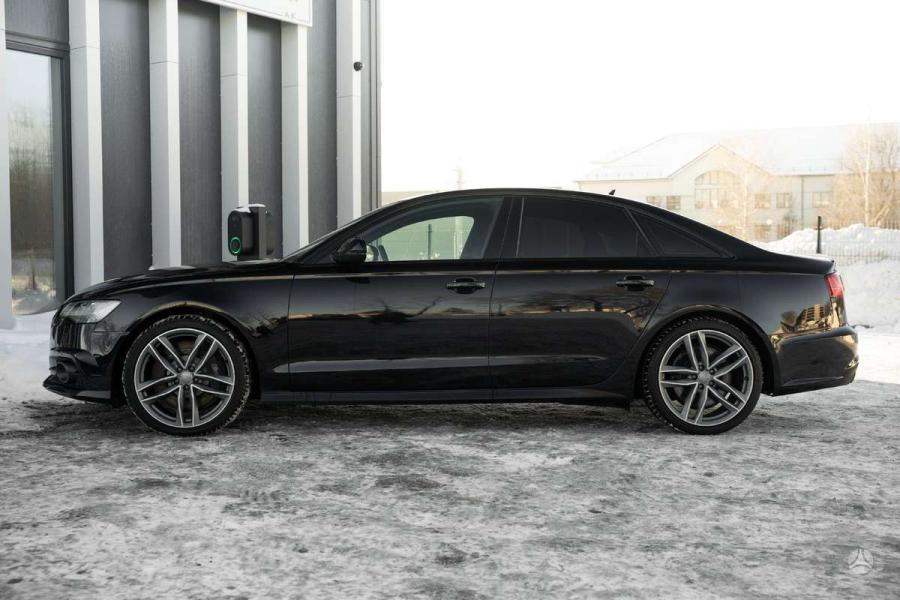 Black Audi S6 2016 in Vilnius, with an engine capacity of 3.99 L and mileage of 104 thousand km for 27500 €, photo 2 on AUTOMOTO.COM.LV