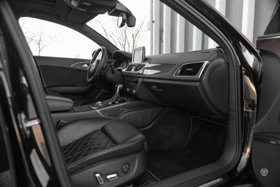 Black Audi S6 2016 in Vilnius, with an engine capacity of 3.99 L and mileage of 104 thousand km for 27500 €, photo 17 on AUTOMOTO.COM.LV