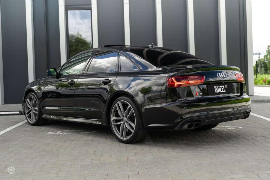 Black Audi S6 2016 in Vilnius, with an engine capacity of 3.99 L and mileage of 104 thousand km for 26490 €, photo 4 on AUTOMOTO.COM.LV