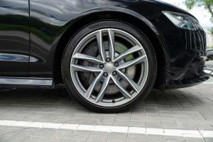 Black Audi S6 2016 in Vilnius, with an engine capacity of 3.99 L and mileage of 104 thousand km for 26490 €, photo 13 on AUTOMOTO.COM.LV