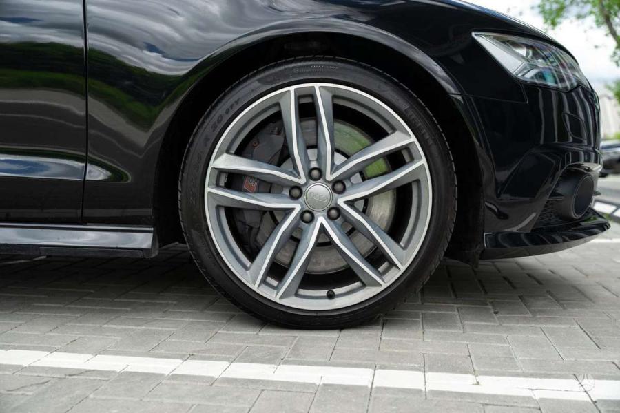 Black Audi S6 2016 in Vilnius, with an engine capacity of 3.99 L and mileage of 104 thousand km for 26490 €, photo 13 on AUTOMOTO.COM.LV