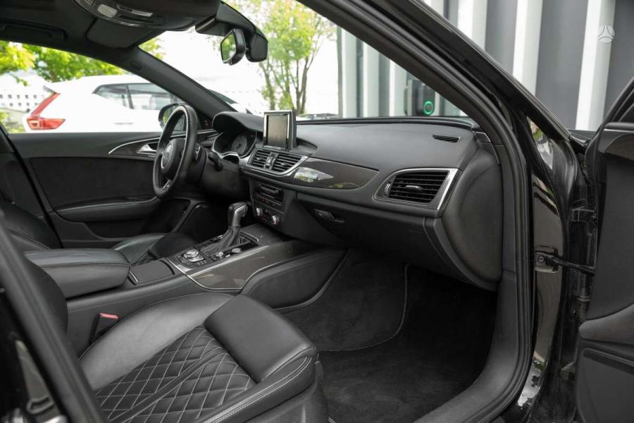 Black Audi S6 2016 in Vilnius, with an engine capacity of 3.99 L and mileage of 104 thousand km for 26490 €, photo 17 on AUTOMOTO.COM.LV