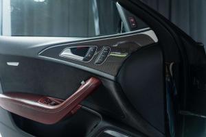 Melns Audi S6 2018 Viļņa, ar dzinēja tilpumu 3.99 L un nobraukumu 93 tūkst. km par 29999 €, foto 20 vietnē AUTOMOTO.COM.LV