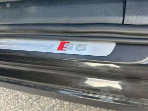 Pelēks Audi S6 2017 Kauņa, ar dzinēja tilpumu 4.00 L un nobraukumu 203 tūkst. km par 19999 €, foto 15 vietnē AUTOMOTO.COM.LV