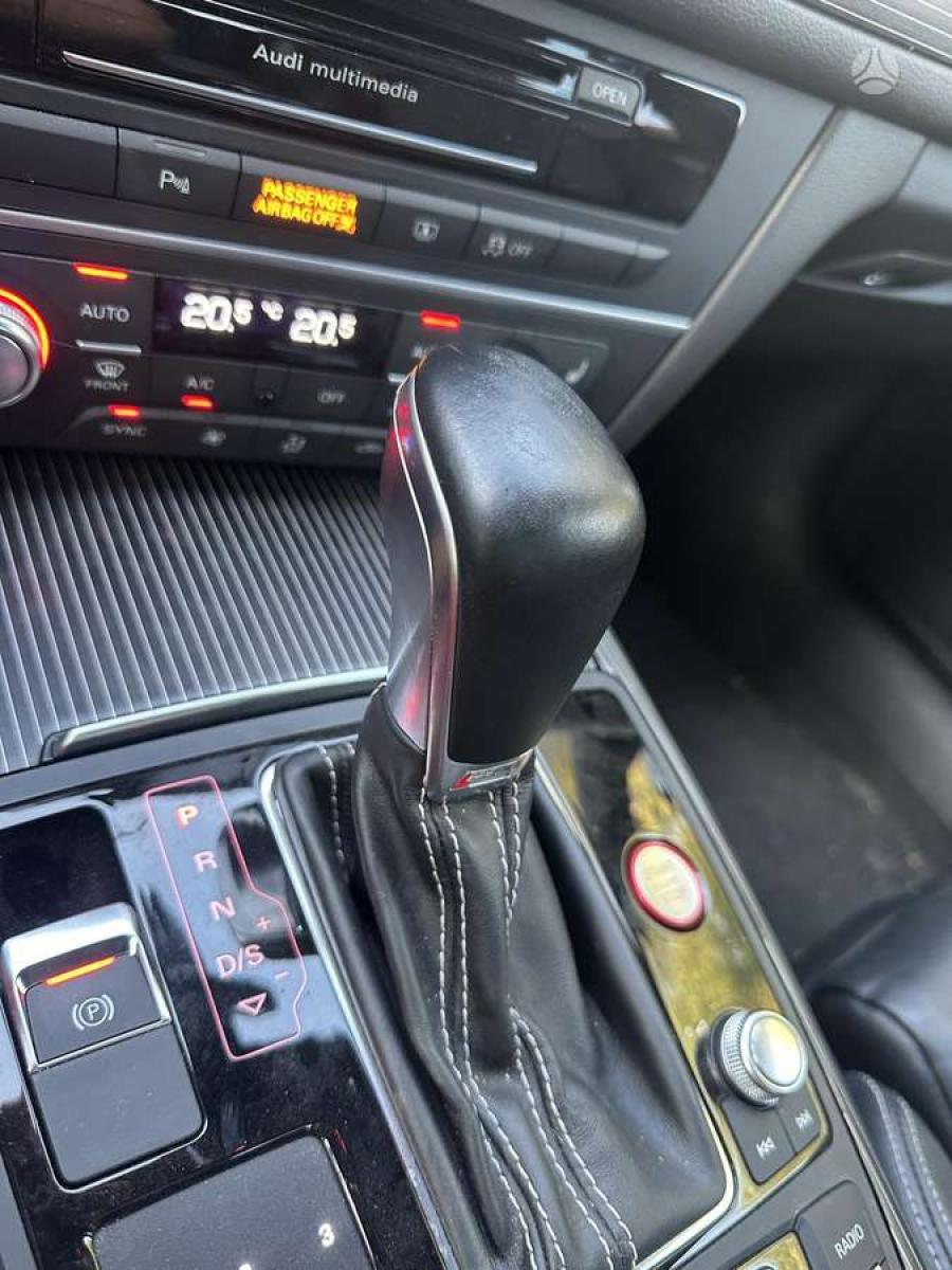 Pelēks Audi S6 2017 Kauņa, ar dzinēja tilpumu 4.00 L un nobraukumu 203 tūkst. km par 19999 €, foto 26 vietnē AUTOMOTO.COM.LV