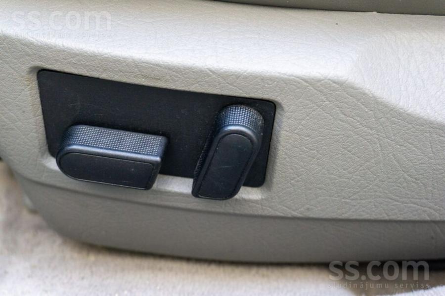 Pelēks Audi S6 1996 Rīga, ar dzinēja tilpumu 4.20 L un nobraukumu 303 tūkst. km par 7490 €, foto 25 vietnē AUTOMOTO.COM.LV