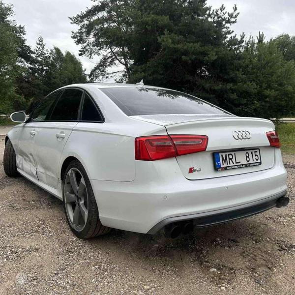 White Audi S6 2014 in Prienai, with an engine capacity of 3.99 L and mileage of 200 thousand km for 13999 €, photo 3 on AUTOMOTO.COM.LV