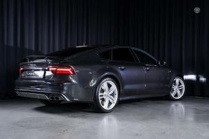Black Audi S7 2014 in Vilnius, with an engine capacity of 3.99 L and mileage of 165 thousand km for 21999 €, photo 5 on AUTOMOTO.COM.LV