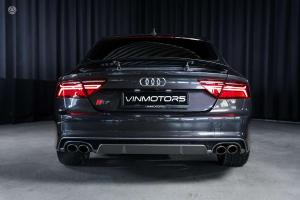 Black Audi S7 2014 in Vilnius, with an engine capacity of 3.99 L and mileage of 165 thousand km for 21999 €, photo 6 on AUTOMOTO.COM.LV