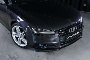 Black Audi S7 2014 in Vilnius, with an engine capacity of 3.99 L and mileage of 165 thousand km for 21999 €, photo 8 on AUTOMOTO.COM.LV