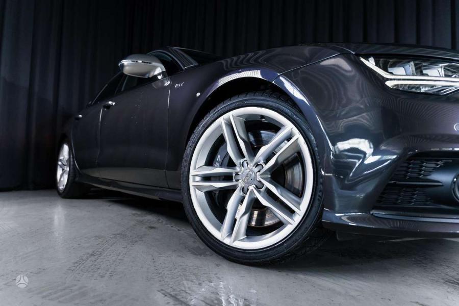 Black Audi S7 2014 in Vilnius, with an engine capacity of 3.99 L and mileage of 165 thousand km for 21999 €, photo 11 on AUTOMOTO.COM.LV