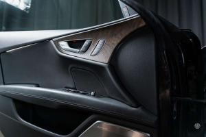 Black Audi S7 2014 in Vilnius, with an engine capacity of 3.99 L and mileage of 165 thousand km for 21999 €, photo 16 on AUTOMOTO.COM.LV