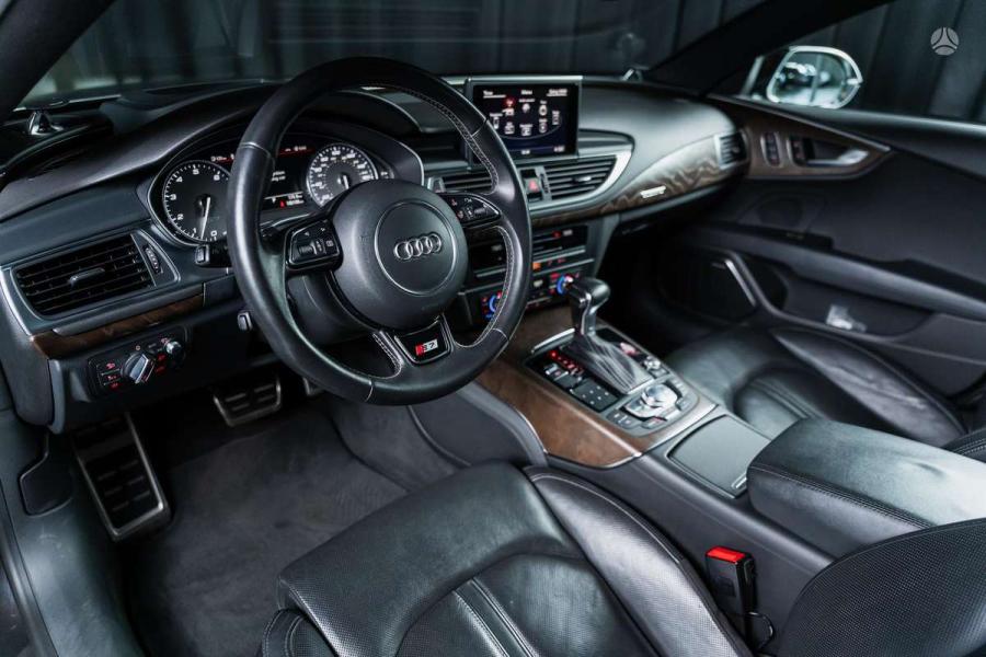 Black Audi S7 2014 in Vilnius, with an engine capacity of 3.99 L and mileage of 165 thousand km for 21999 €, photo 17 on AUTOMOTO.COM.LV