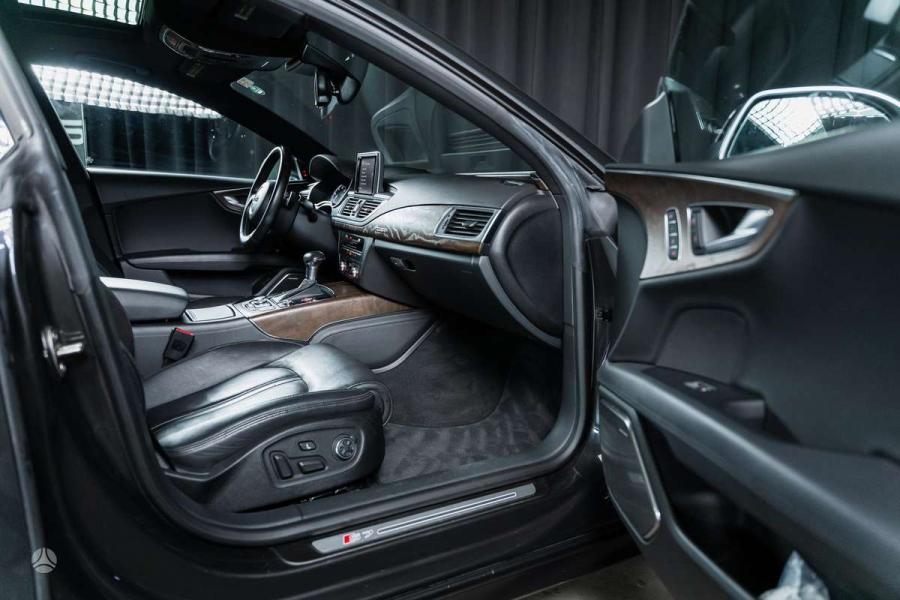 Black Audi S7 2014 in Vilnius, with an engine capacity of 3.99 L and mileage of 165 thousand km for 21999 €, photo 28 on AUTOMOTO.COM.LV