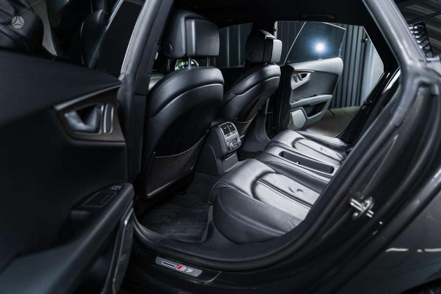 Black Audi S7 2014 in Vilnius, with an engine capacity of 3.99 L and mileage of 165 thousand km for 21999 €, photo 33 on AUTOMOTO.COM.LV