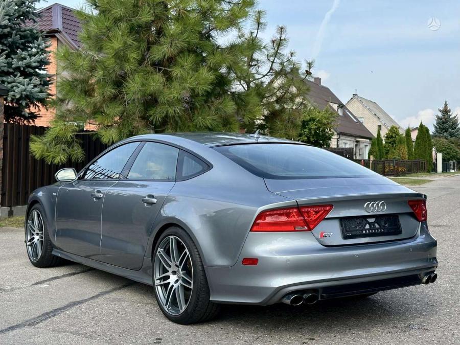 Pelēks Audi S7 2014 Šauļi, ar dzinēja tilpumu 3.99 L un nobraukumu 139 tūkst. km par 19999 €, foto 5 vietnē AUTOMOTO.COM.LV