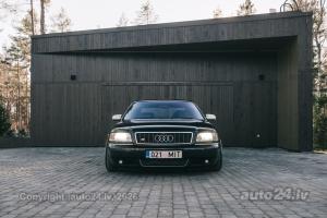 Melns Audi S8 2000 Tallina, ar dzinēja tilpumu 4.20 L un nobraukumu 375 tūkst. km par 8900 €, foto  vietnē AUTOMOTO.COM.LV