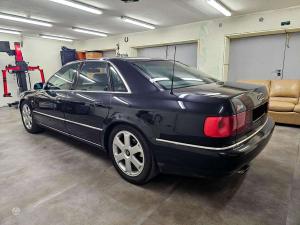 Black Audi S8 2000 in Kaunas, with an engine capacity of 4.20 L and mileage of 378 thousand km for 8500 €, photo 4 on AUTOMOTO.COM.LV