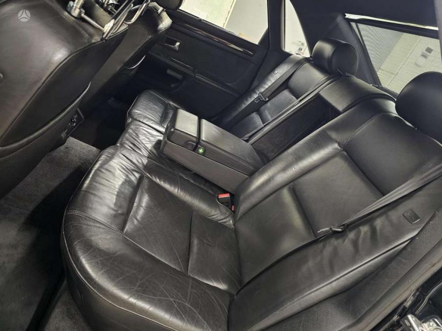 Black Audi S8 2000 in Kaunas, with an engine capacity of 4.20 L and mileage of 378 thousand km for 8500 €, photo 14 on AUTOMOTO.COM.LV