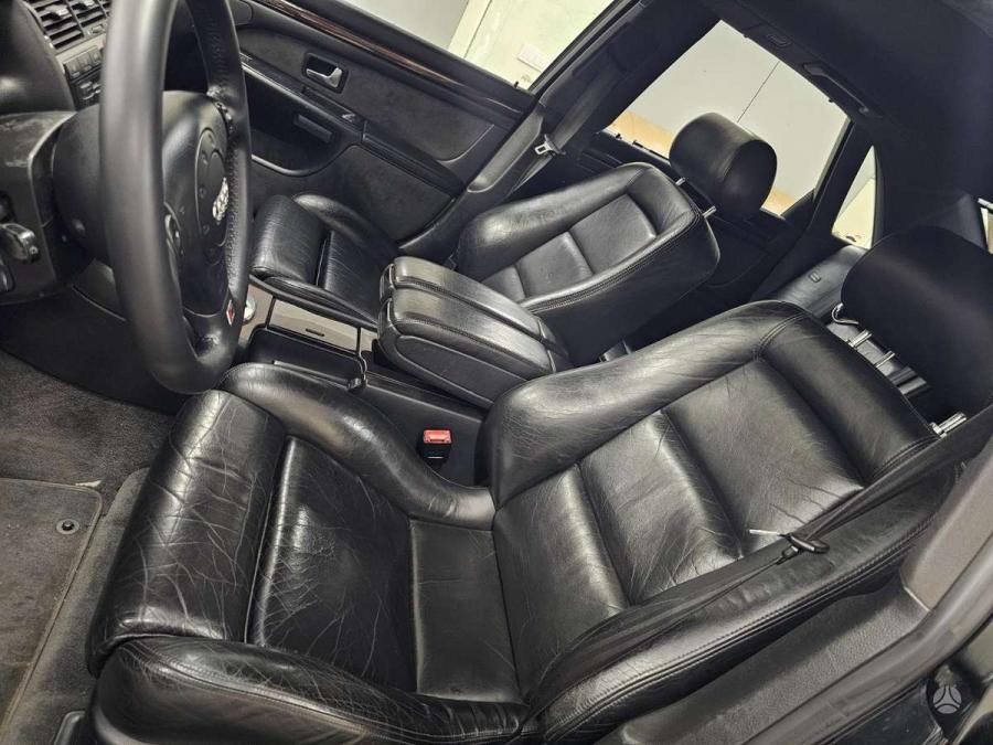 Black Audi S8 2000 in Kaunas, with an engine capacity of 4.20 L and mileage of 378 thousand km for 8500 €, photo 16 on AUTOMOTO.COM.LV