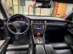 Black Audi S8 2000 in Kaunas, with an engine capacity of 4.20 L and mileage of 378 thousand km for 8500 €, photo 19 on AUTOMOTO.COM.LV