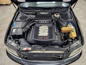 Black Audi S8 2000 in Kaunas, with an engine capacity of 4.20 L and mileage of 378 thousand km for 8500 €, photo 20 on AUTOMOTO.COM.LV