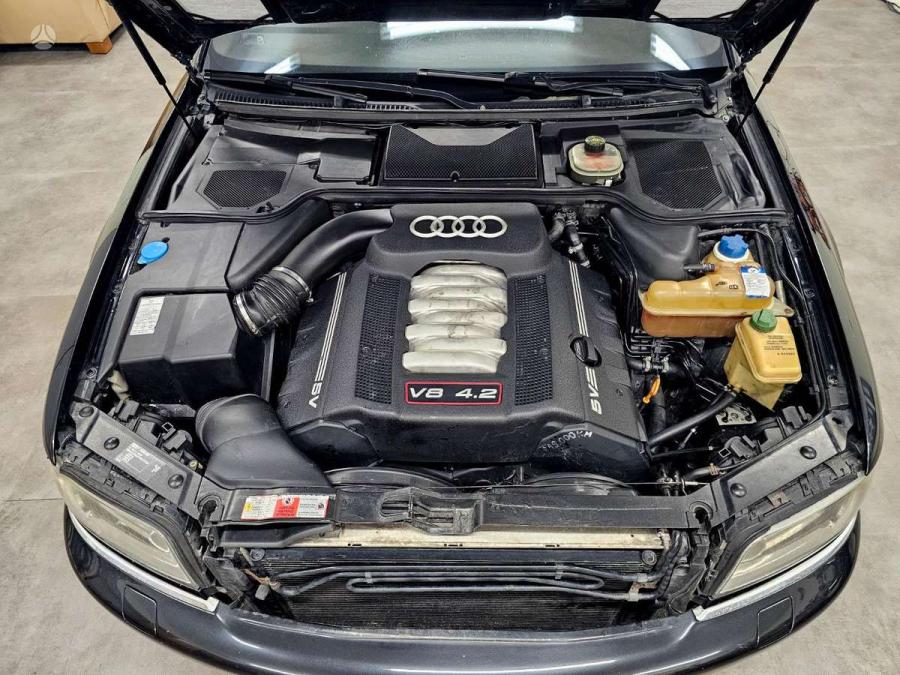 Black Audi S8 2000 in Kaunas, with an engine capacity of 4.20 L and mileage of 378 thousand km for 8500 €, photo 20 on AUTOMOTO.COM.LV
