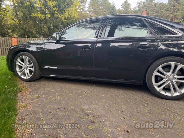 Melns Audi S8 2012 Tallina, ar dzinēja tilpumu 4.00 L un nobraukumu 116 tūkst. km par 26900 €, foto 4 vietnē AUTOMOTO.COM.LV