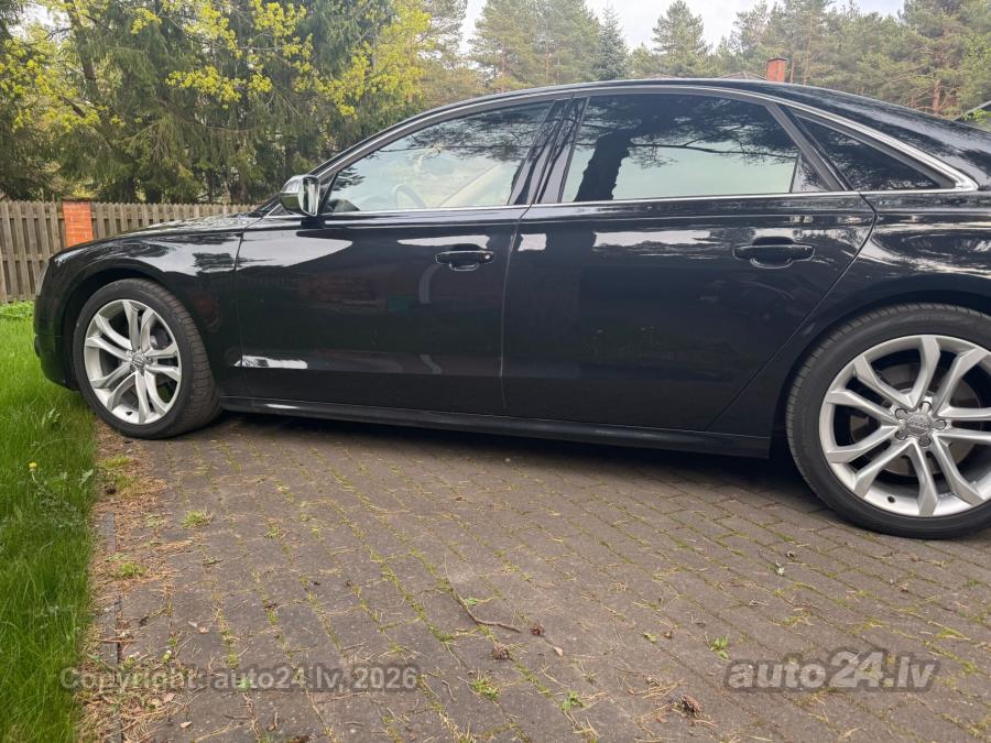 Black Audi S8 2012 in Tallinn, with an engine capacity of 4.00 L and mileage of 116 thousand km for 26900 €, photo 5 on AUTOMOTO.COM.LV