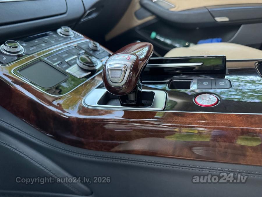 Black Audi S8 2012 in Tallinn, with an engine capacity of 4.00 L and mileage of 116 thousand km for 26900 €, photo 12 on AUTOMOTO.COM.LV