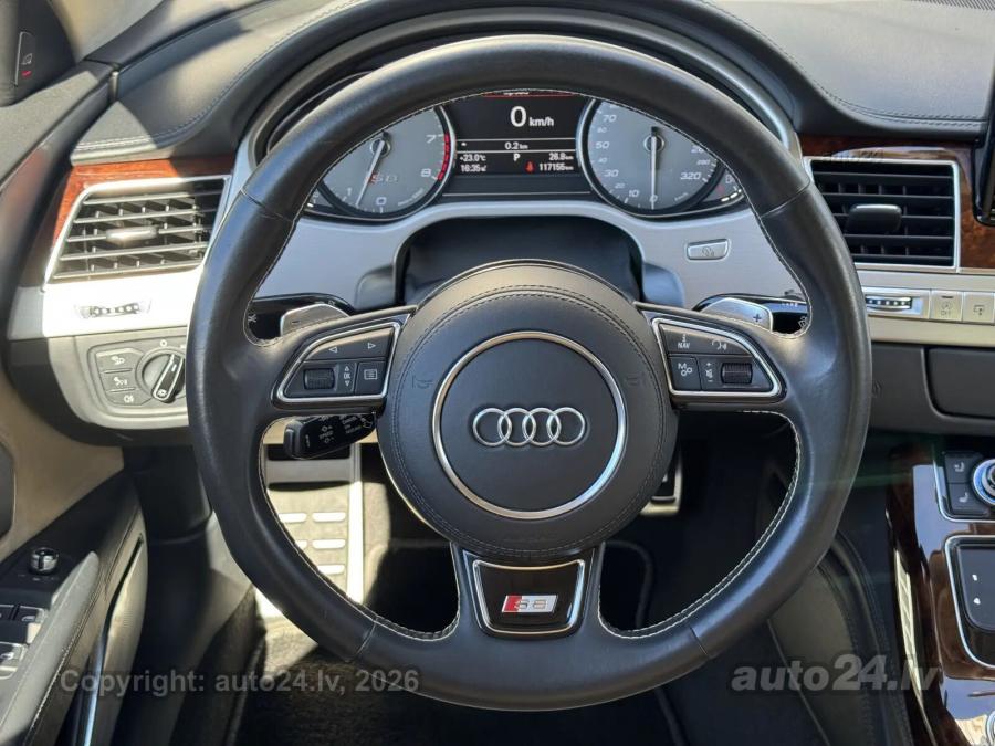 Черный Ауди С8 2012 в Таллин, объемом двигателя 4.00 л и пробегом 117 тыс. км за 27995 €, фото 14 на AUTOMOTO.COM.LV