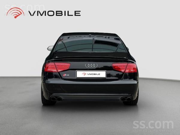 Audi S8 2012 in Riga on AUTOMOTO.COM.LV Black Audi S8 2012 in Riga, with an engine capacity of 4.00 L and mileage of 137 thousand km for 25990 €, photo 5 on AUTOMOTO.COM.LV