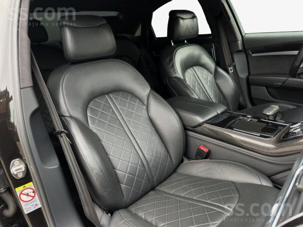 Audi S8 2012 in Riga on AUTOMOTO.COM.LV Black Audi S8 2012 in Riga, with an engine capacity of 4.00 L and mileage of 137 thousand km for 25990 €, photo 7 on AUTOMOTO.COM.LV