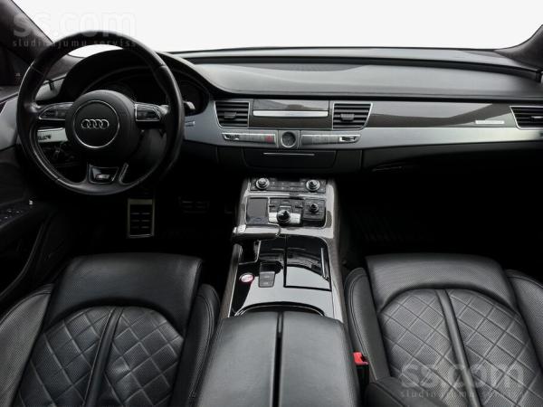 Audi S8 2012 in Riga on AUTOMOTO.COM.LV Black Audi S8 2012 in Riga, with an engine capacity of 4.00 L and mileage of 137 thousand km for 25990 €, photo 8 on AUTOMOTO.COM.LV