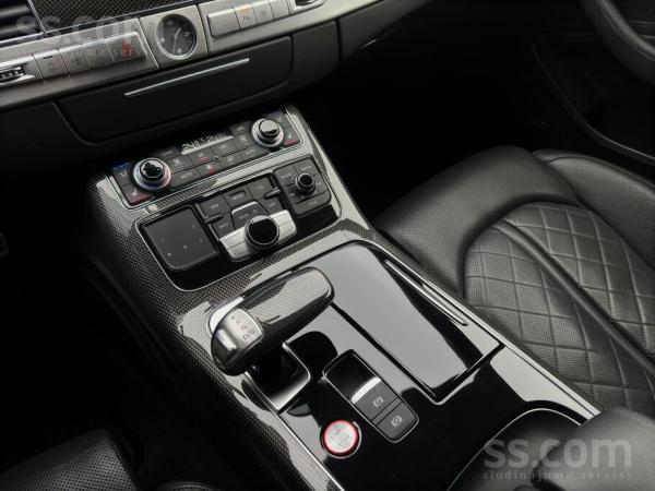 Audi S8 2012 in Riga on AUTOMOTO.COM.LV Black Audi S8 2012 in Riga, with an engine capacity of 4.00 L and mileage of 137 thousand km for 25990 €, photo 10 on AUTOMOTO.COM.LV