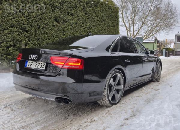 Black Audi S8 2013 in Jurmala, with an engine capacity of 4.00 L and mileage of 173 thousand km for 28500 €, photo 5 on AUTOMOTO.COM.LV