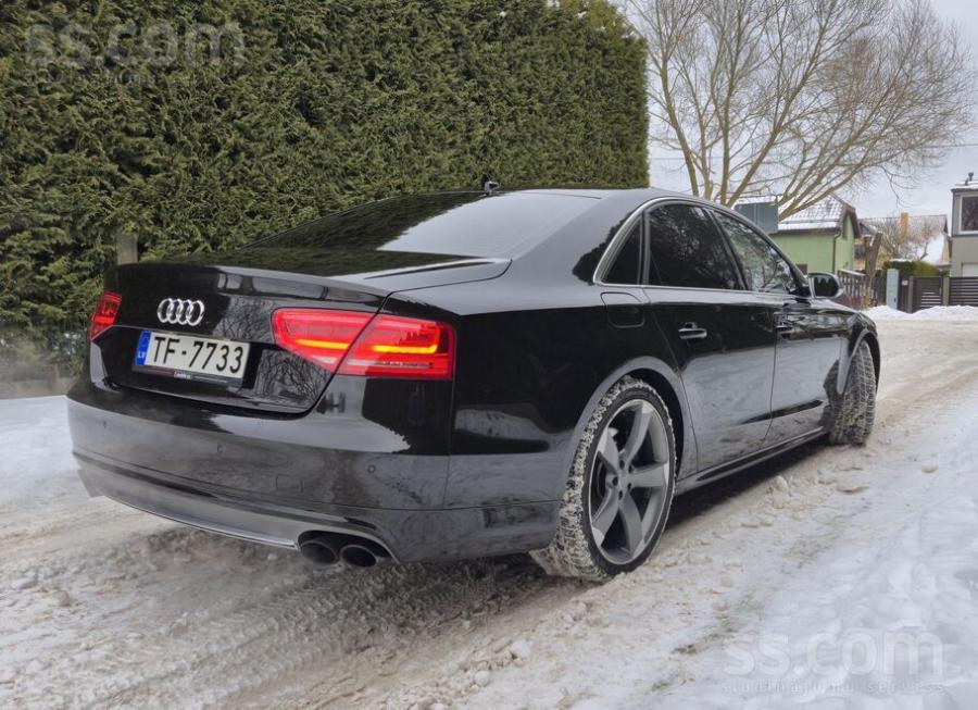 Black Audi S8 2013 in Jurmala, with an engine capacity of 4.00 L and mileage of 173 thousand km for 28500 €, photo 5 on AUTOMOTO.COM.LV