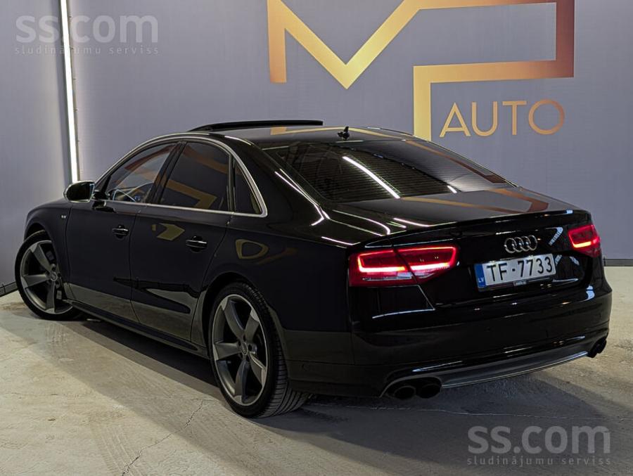 Black Audi S8 2013 in Jurmala, with an engine capacity of 4.00 L and mileage of 173 thousand km for 25000 €, photo 3 on AUTOMOTO.COM.LV